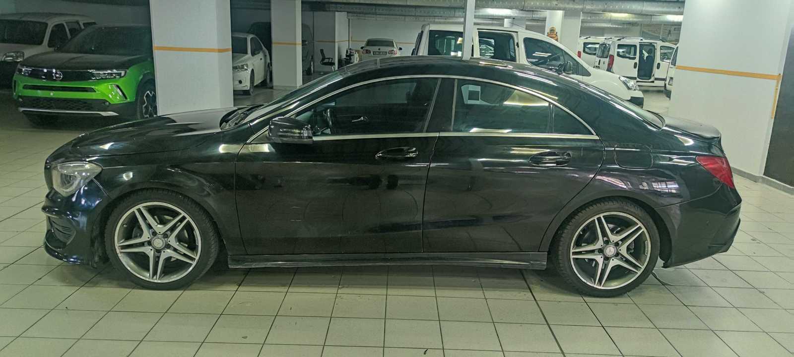 Wowwo'dan Mercedes - Benz CLA 180 221.000KM 2014 Model